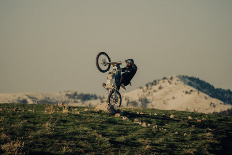 WHAT DOES THE MOTORCYCLE WAVE MEAN AND WHY DO WE DO IT? – Saint USA