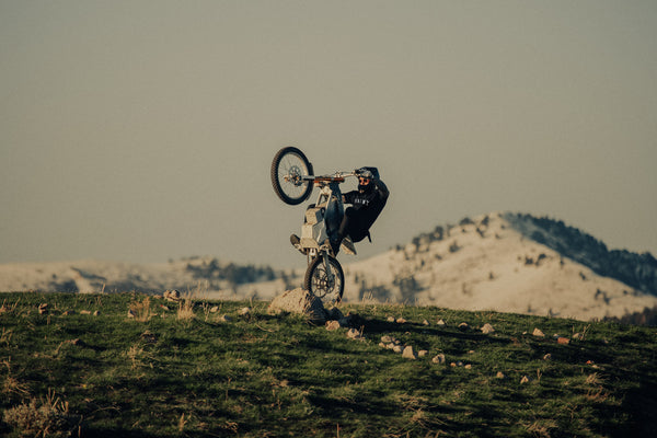 11 Tips for Riding on the Back of a Motorcycle – Saint USA