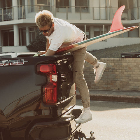 WHAT DOES THE MOTORCYCLE WAVE MEAN AND WHY DO WE DO IT? – Saint USA