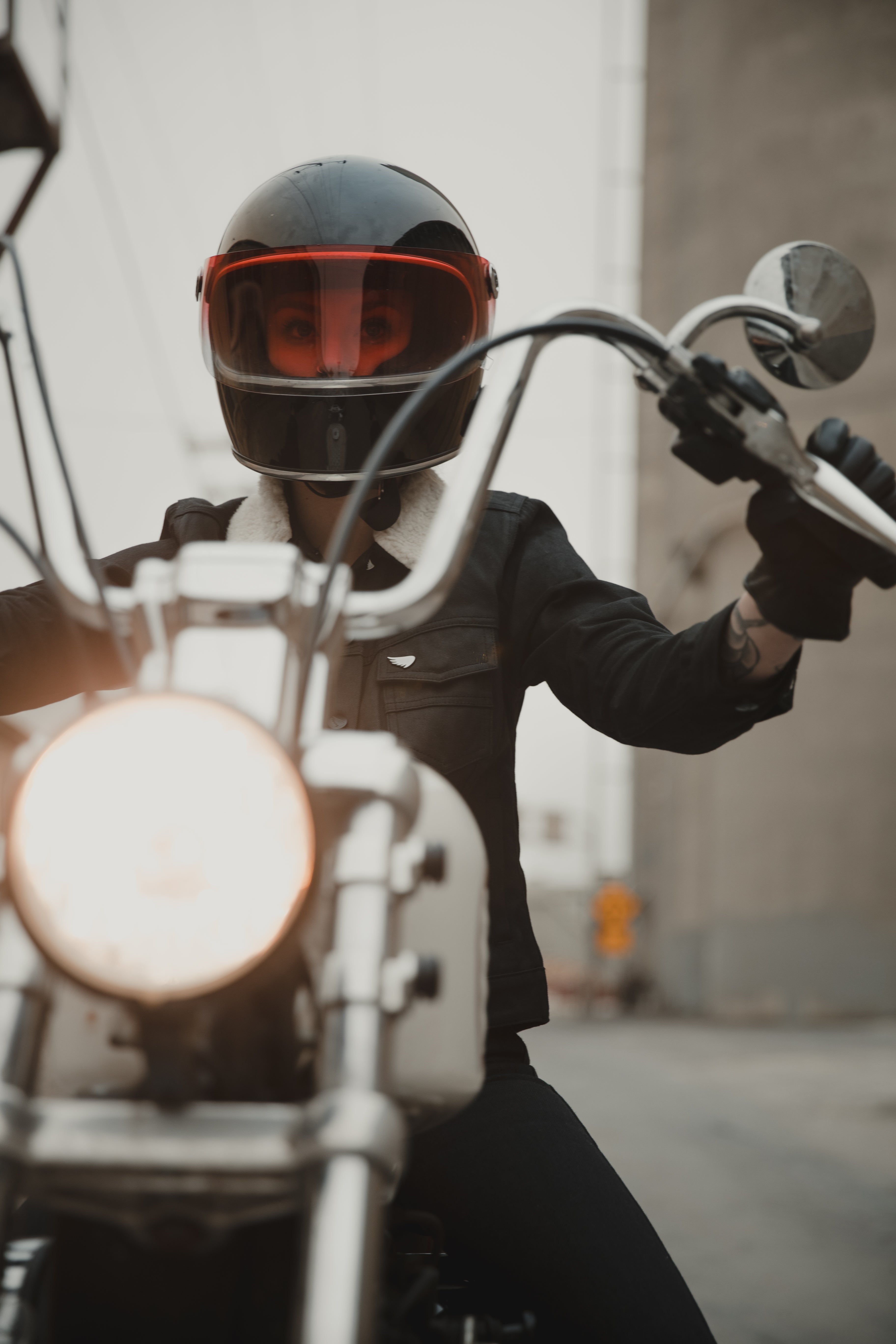 How to Smoothly Stop a Motorcycle the Right Way – Saint USA