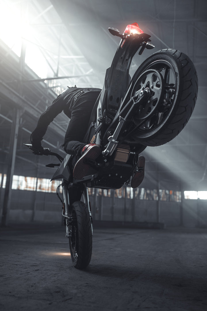 WHAT DOES THE MOTORCYCLE WAVE MEAN AND WHY DO WE DO IT? – Saint USA